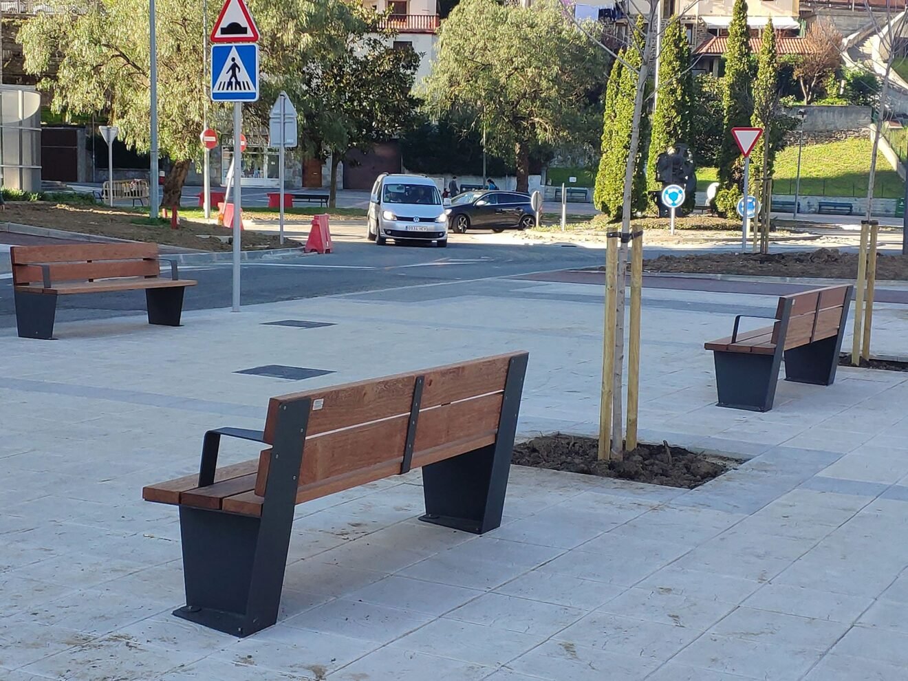 Hegoa Parkbänk/Parksoffa Med Arm & Ryggstöd. - urbania.se